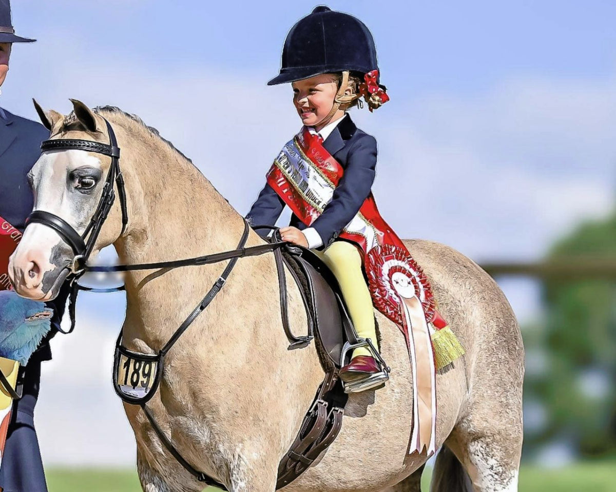 Emilia Smith – BARE Equestrian